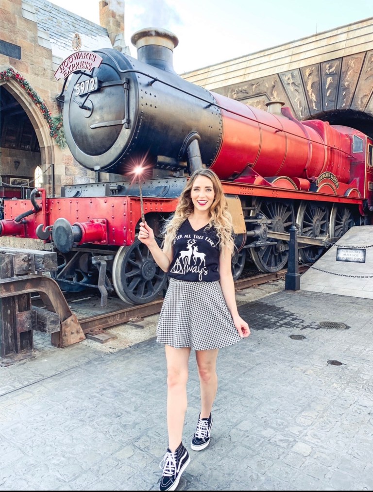 10 Harry Potter Outfit Ideas to Wear to the Wizarding World